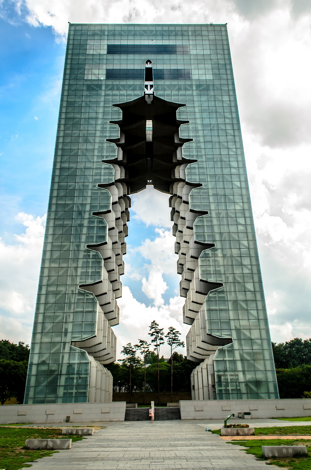 The Missing Pagoda Building [1060x1600] : r/bizarrebuildings