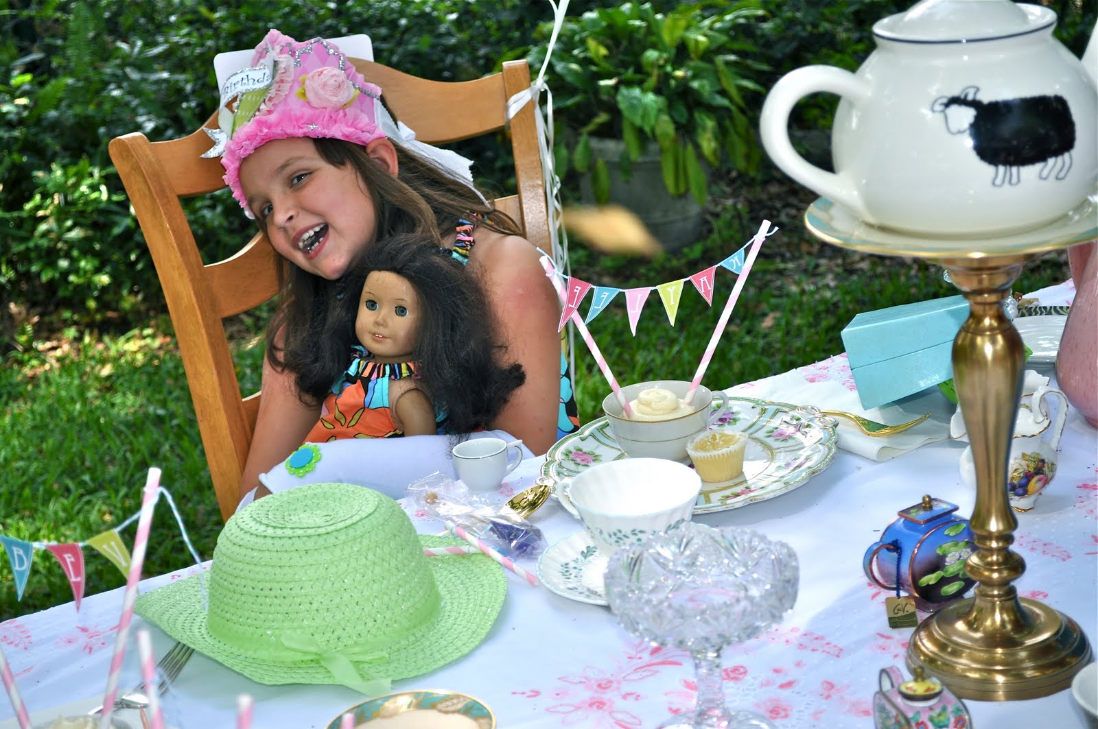 ewe hooo!: A Delightful Doll Tea Party!