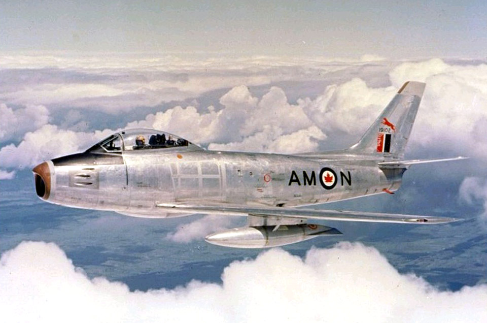 nhungdoicanh: Canadair CL-13 Sabre