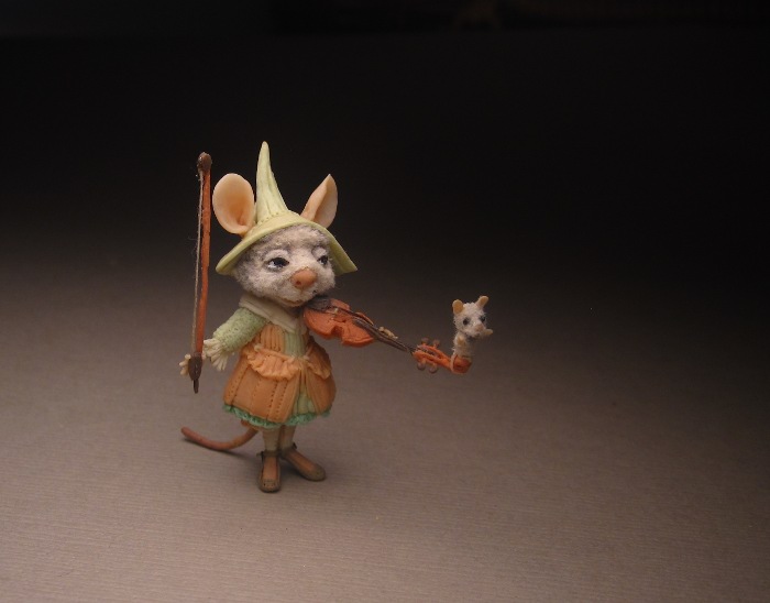 Aleah Klay Studio: Miniature mouse witch playing violin dollhouse mini ...
