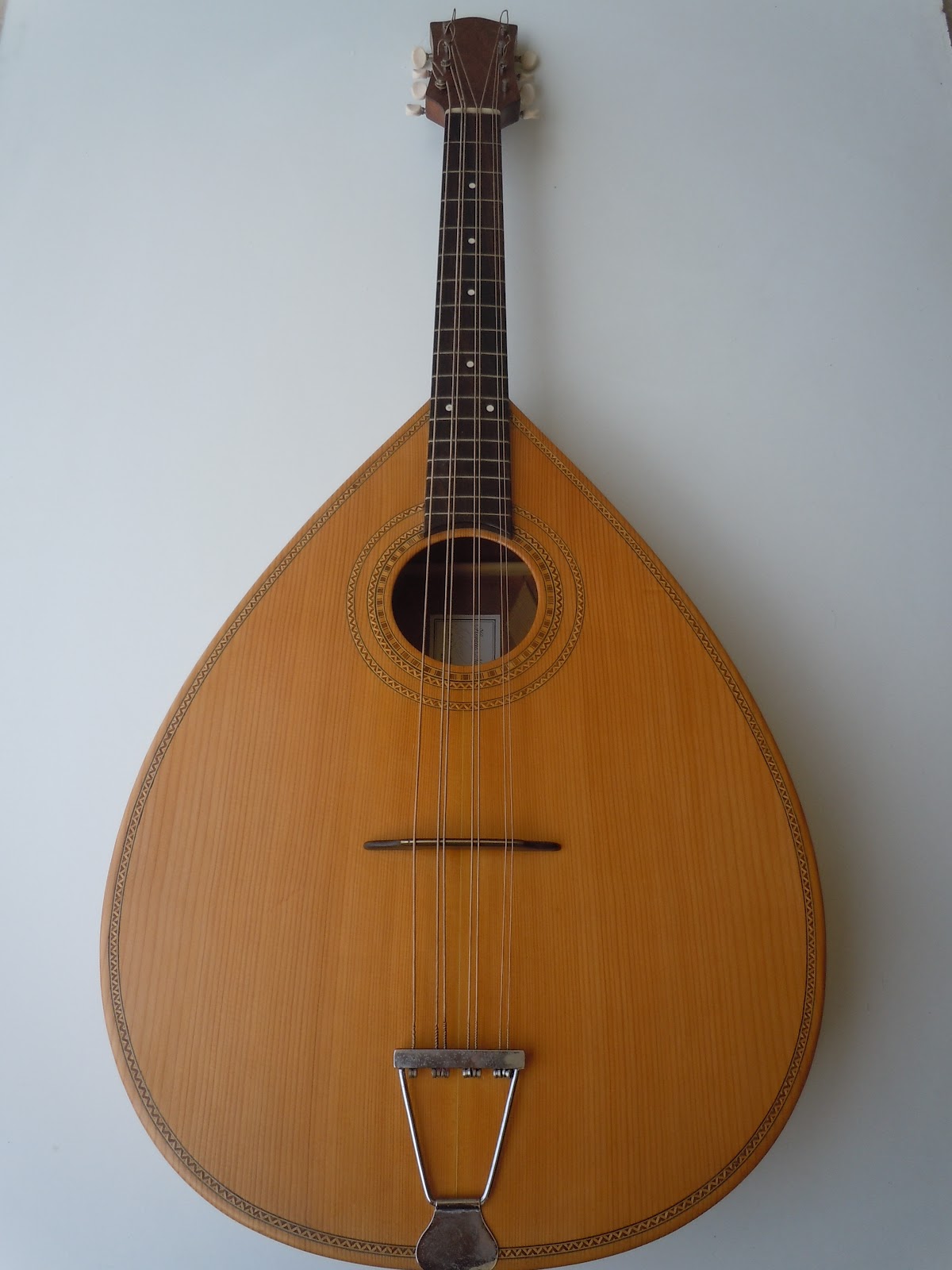 Nuno Russel - Instrumentos Musicais: Bandolins