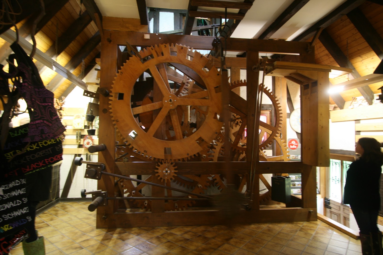 Clove: World's largest cuckoo clock