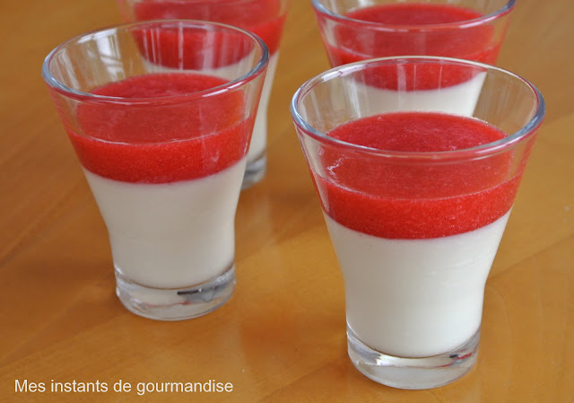 Panna cotta vanille & coulis de fruits rouges - Mes instants de gourmandise