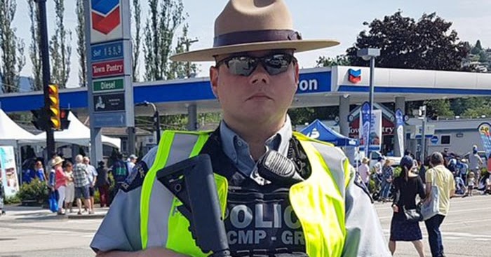 Gangsters Out Blog: Burnaby RCMP patrol car show with assault rifles