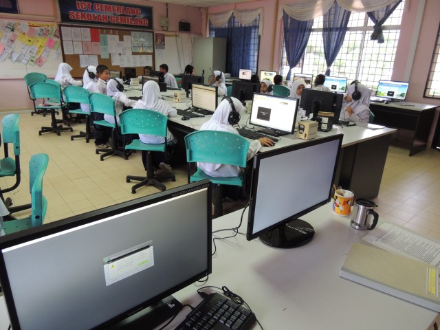 SK Felda Purun: Komputer baru di makmal