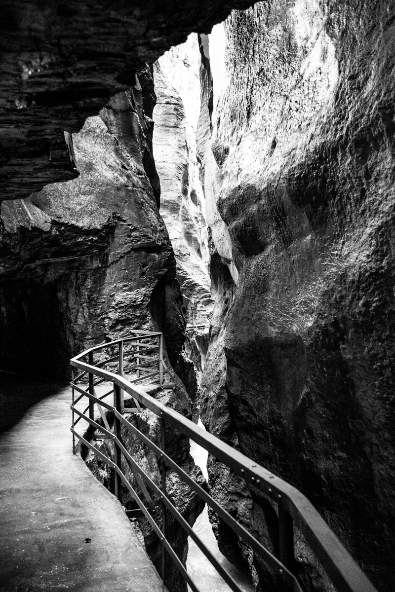 ŠVICA (5.) - Reka Aare in viseči most