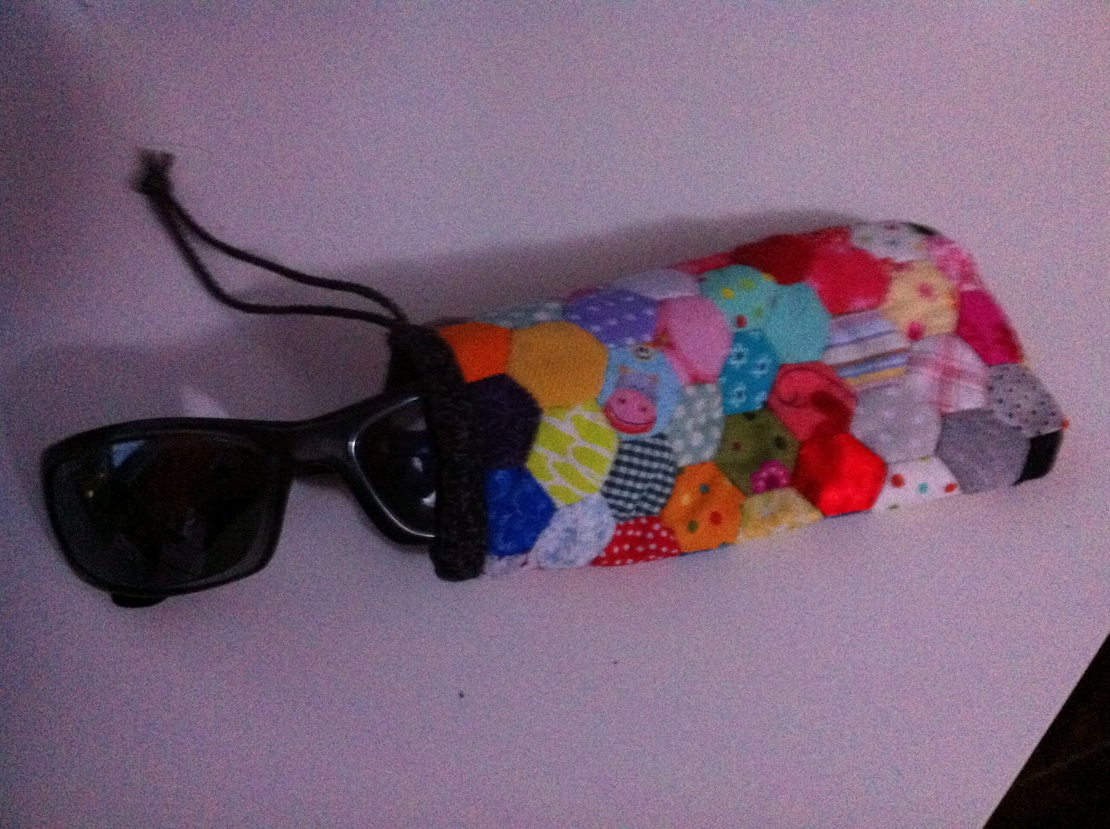 El rincón de Kamalu: Funda para gafas de sol en Patchwork