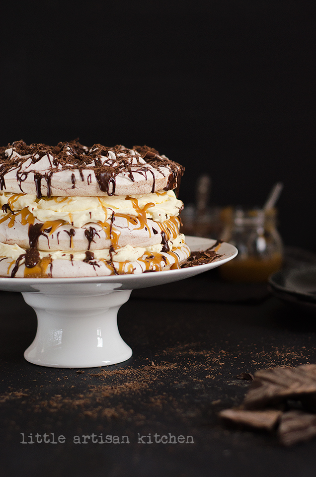 LITTLE ARTISAN KITCHEN : Salted Caramel & Chocolate Pavlova