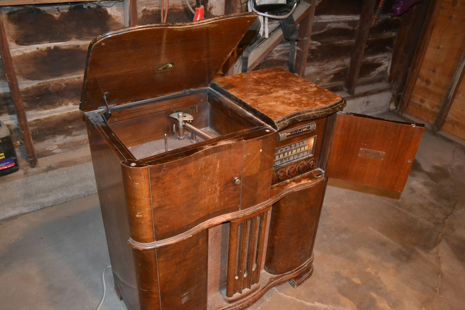Recycle Restoration: 1941 RCA Victrola