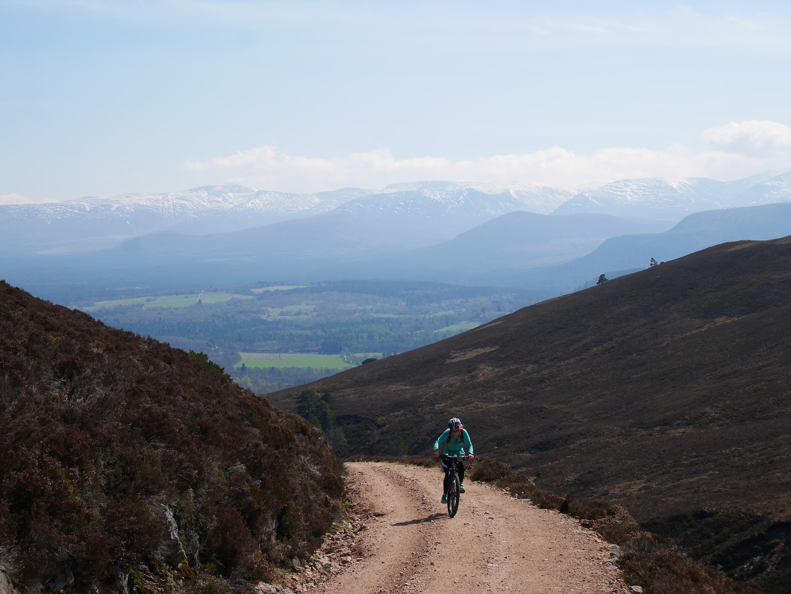 TARMACHAN MOUNTAINEERING: BURMA ROAD, BIKING IN THE SUN