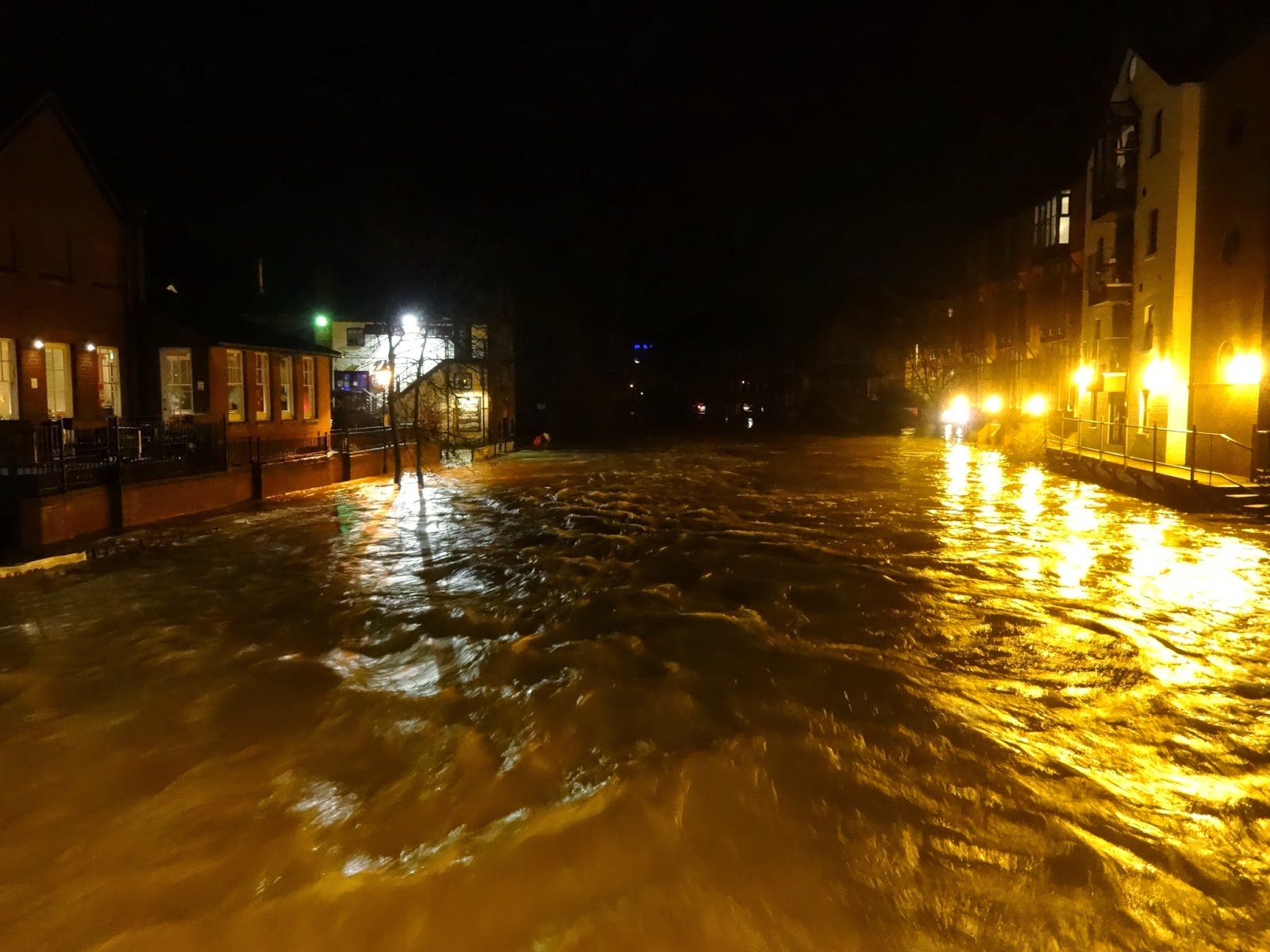 Tonbridge Daily: Tonbridge Floods Christmas Eve