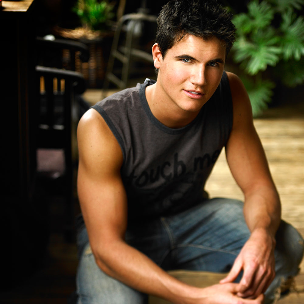 VJBrendan.com: Robbie Amell - ‘August Man’ Photoshoot.