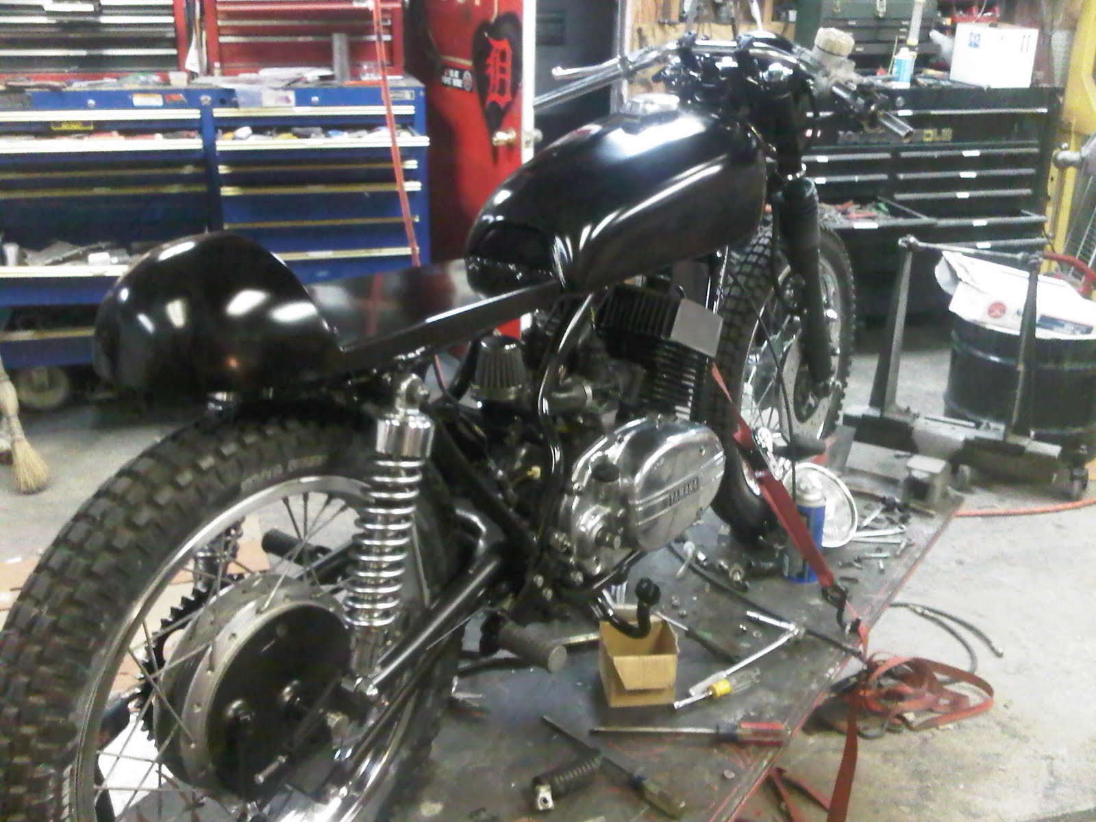 RAS Moto: Jeff's Yamaha RD Cafe racer project