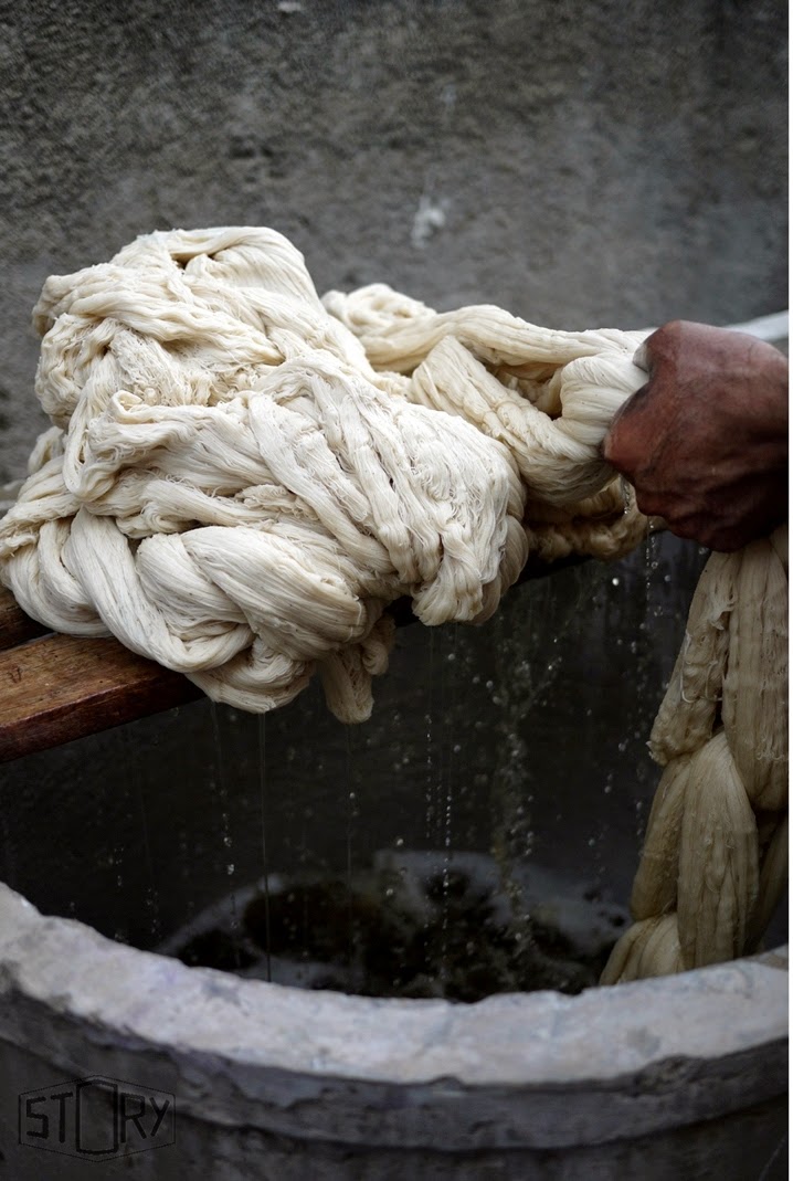 Maheshwari handloom saree: Dyeing Process