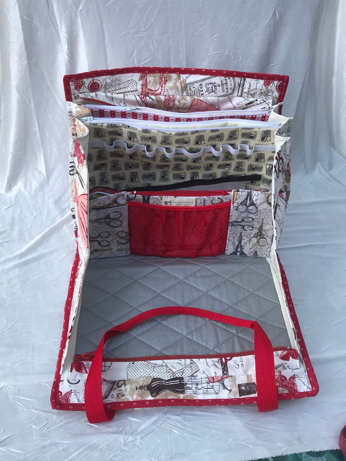 Quiltessa: Patchwork palette: Two more sewing bags in vintage red dress ...