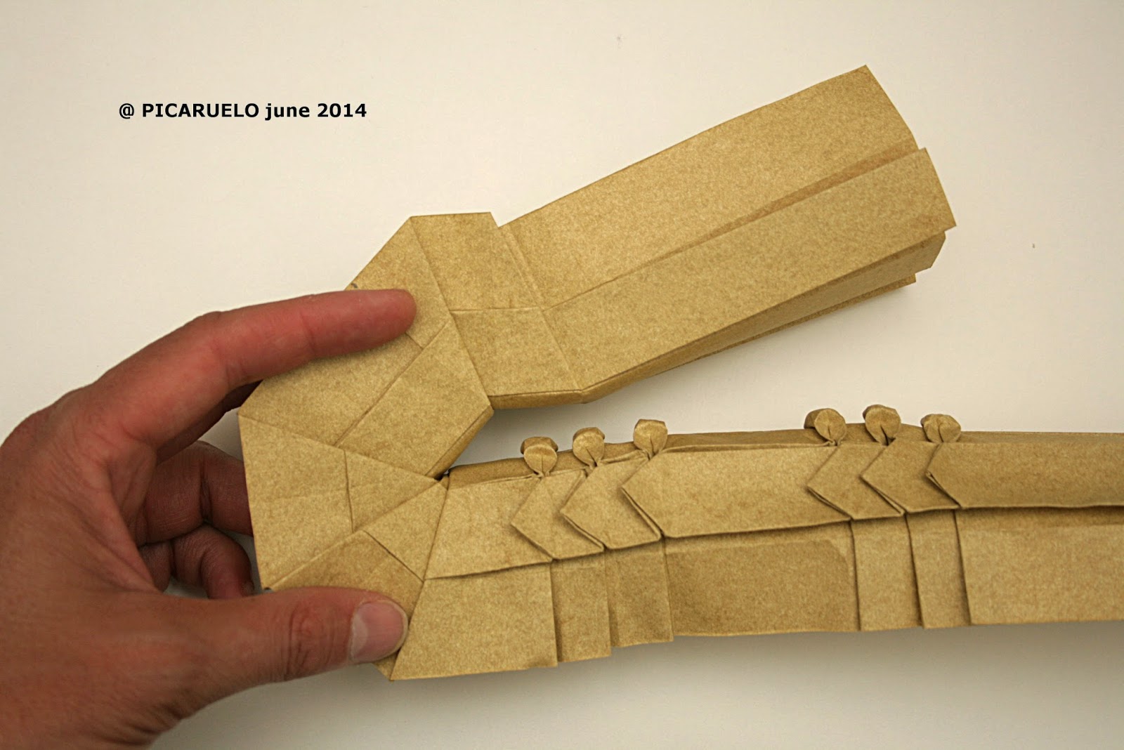 Picaruelo's origami: THE SAXOPHONE