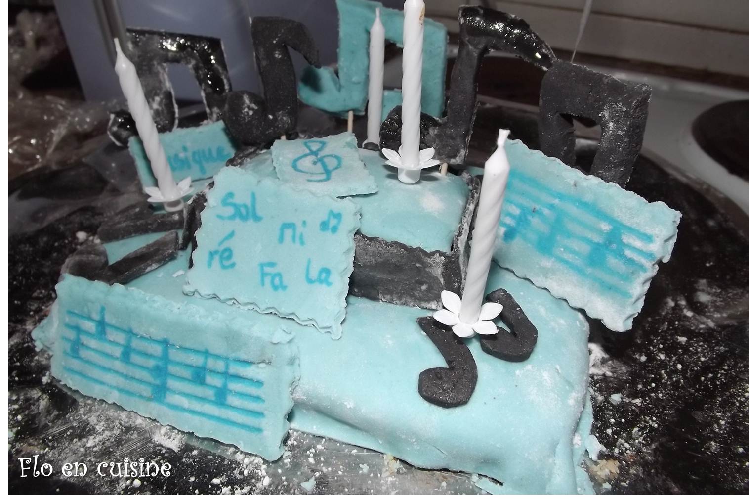 Flo en cuisine: Gâteau thème musique