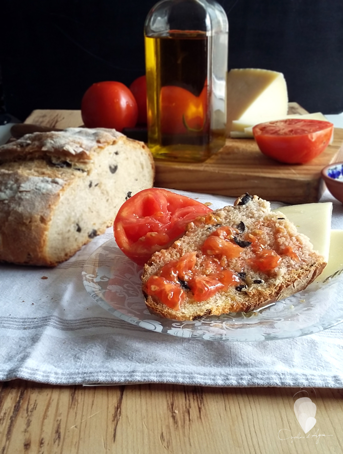 PAN CON ACEITUNAS - Cogollos de Agua