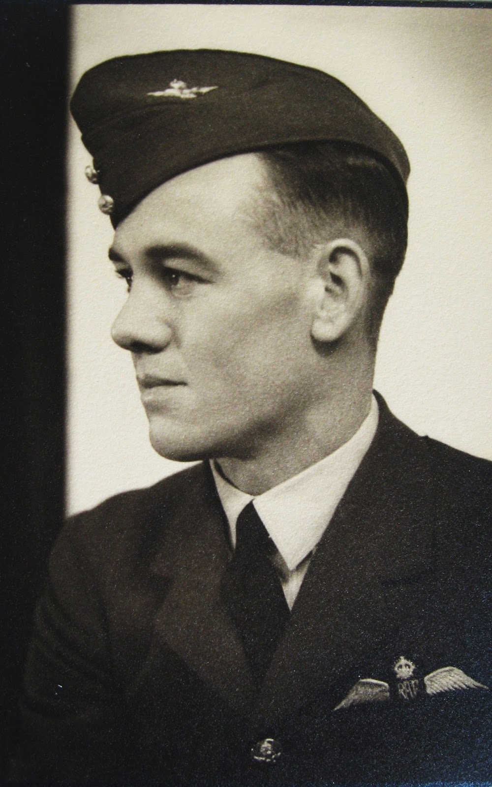 Australians in Stalag Luft III: Albert Hake and Paul Royle: Australians ...