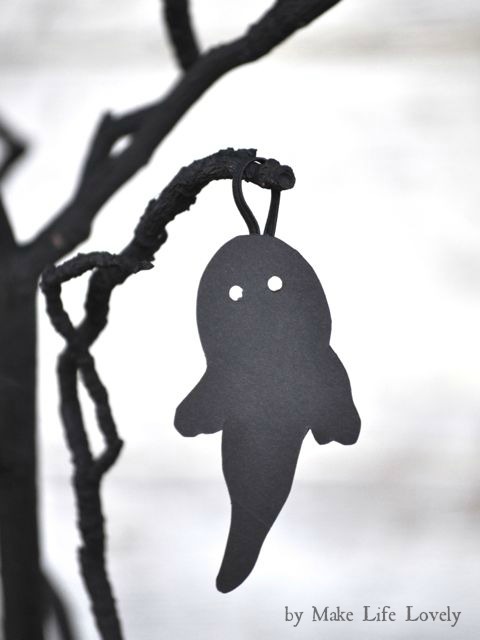 Spooky Halloween Tree Decoration + Free Printable - Make Life Lovely