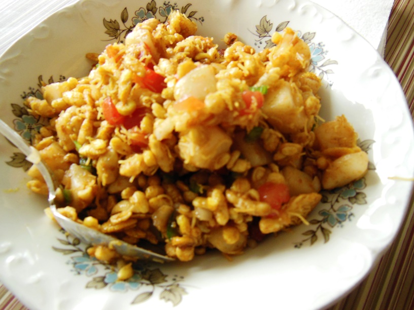 Chumkie's Kitchen : Jhal Moori - Kolkata Street Food