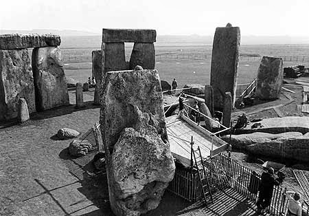 4,000 years old Stonehenge rebuilt and less than 50 years old?
