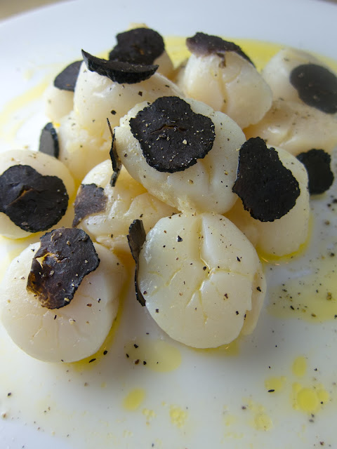 Foodmanna: Butter poached scallops with truffle shavings