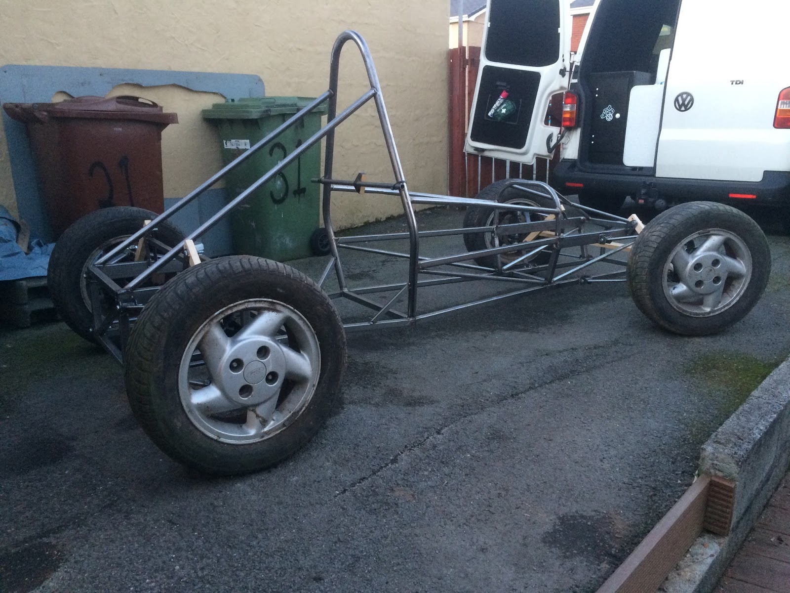 MY SINGLE SEATER SPRINT CAR BUILD: Borrowed a set of 14" Alloys...