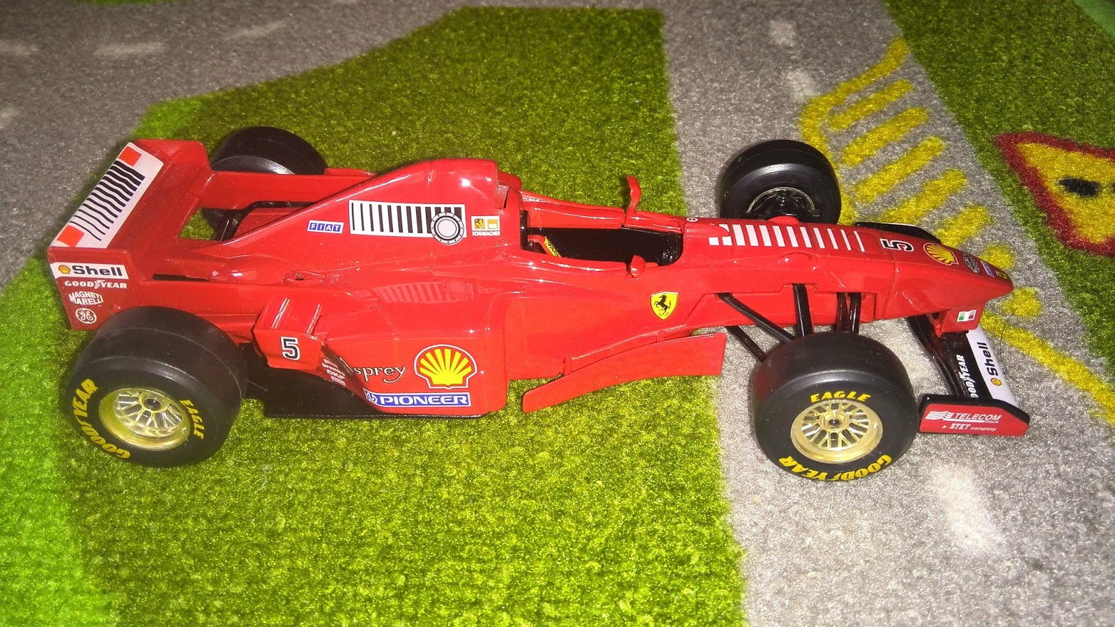 GARAGEM DO AFONSO: F1 FERRARI F310B (MICHAEL SCHUMACHER)