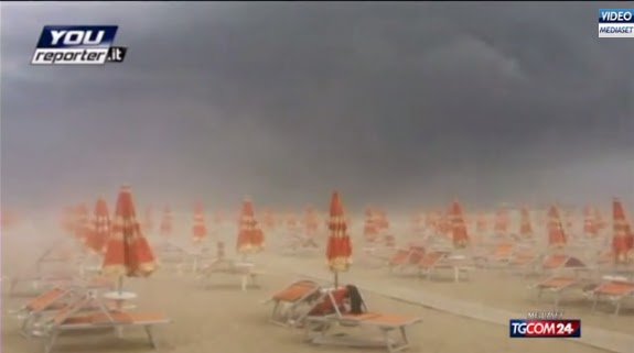 reportages: Ferreagosto con il sole. Oggi tempesta di sabbia a Rimini