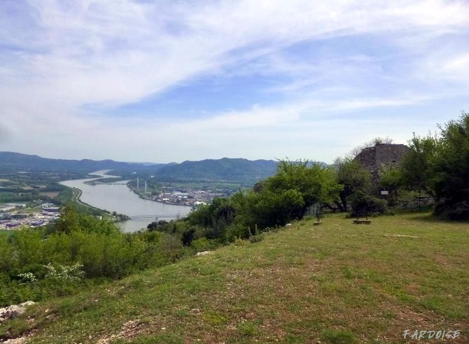 Entre Ardèche et Drôme: Les ruines du prieuré St Pierre de Rompon