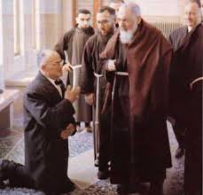 Lazos de Arte y Amistad: Video del cuerpo incorrupto del Padre Pio