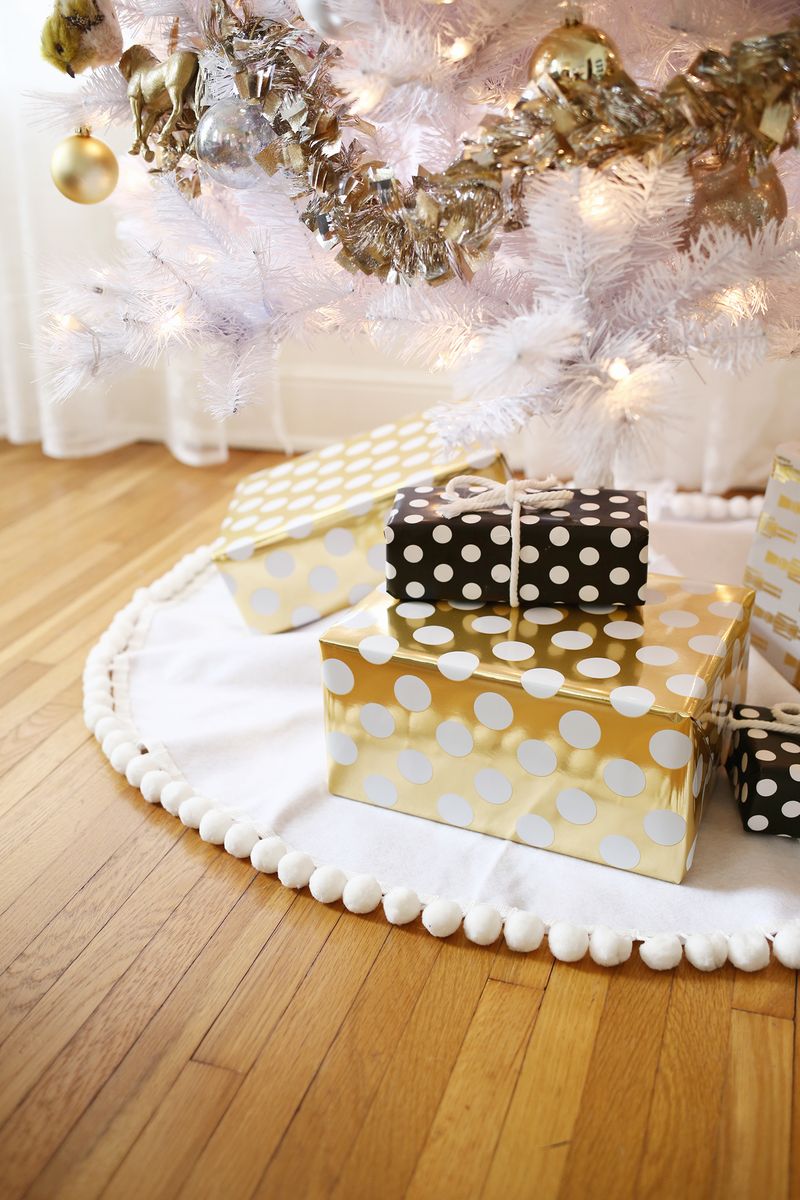 do it yourself divas: 8 Beautiful DIY Christmas Tree Skirts