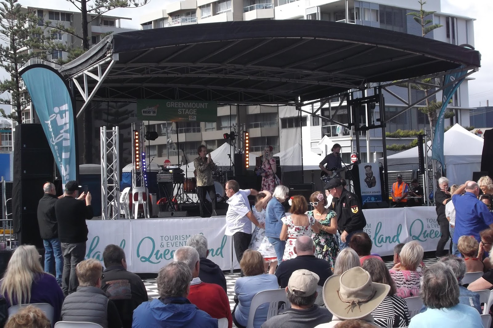 Issi Dye & Shelley Minson @ the Greenmount Stage