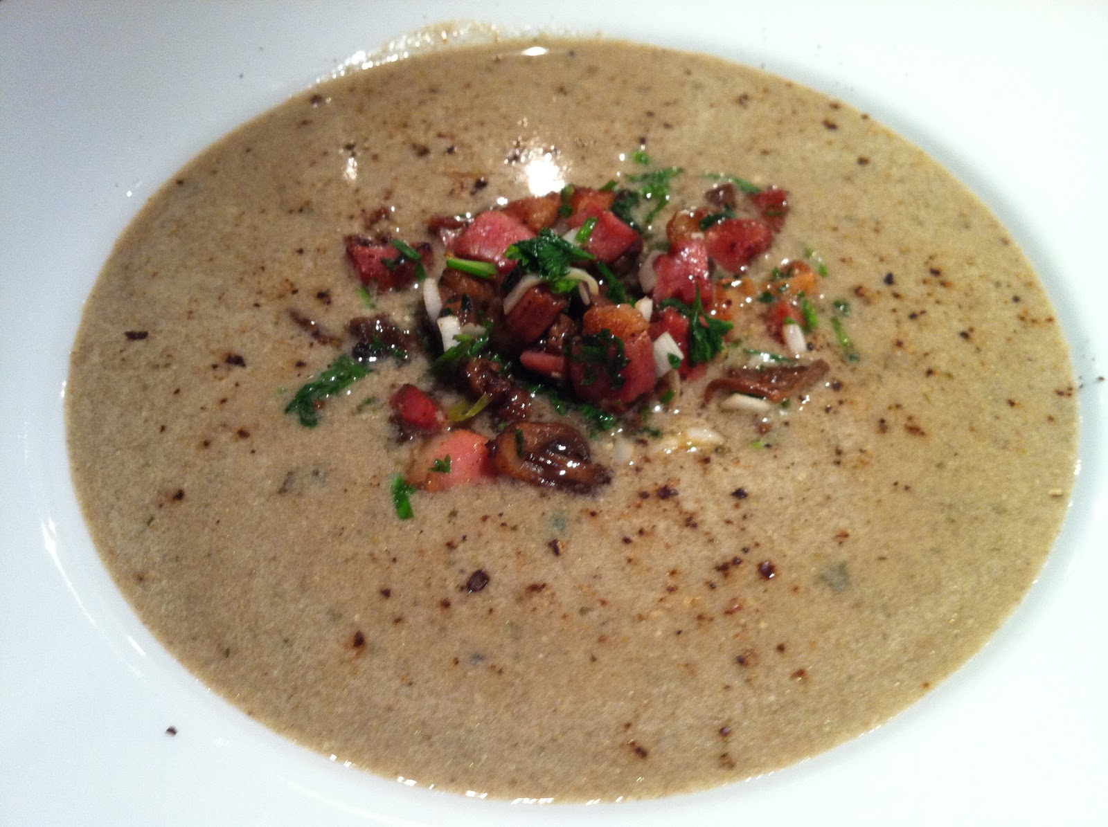 Jana's Smaker: skogsoppsuppe med bacon