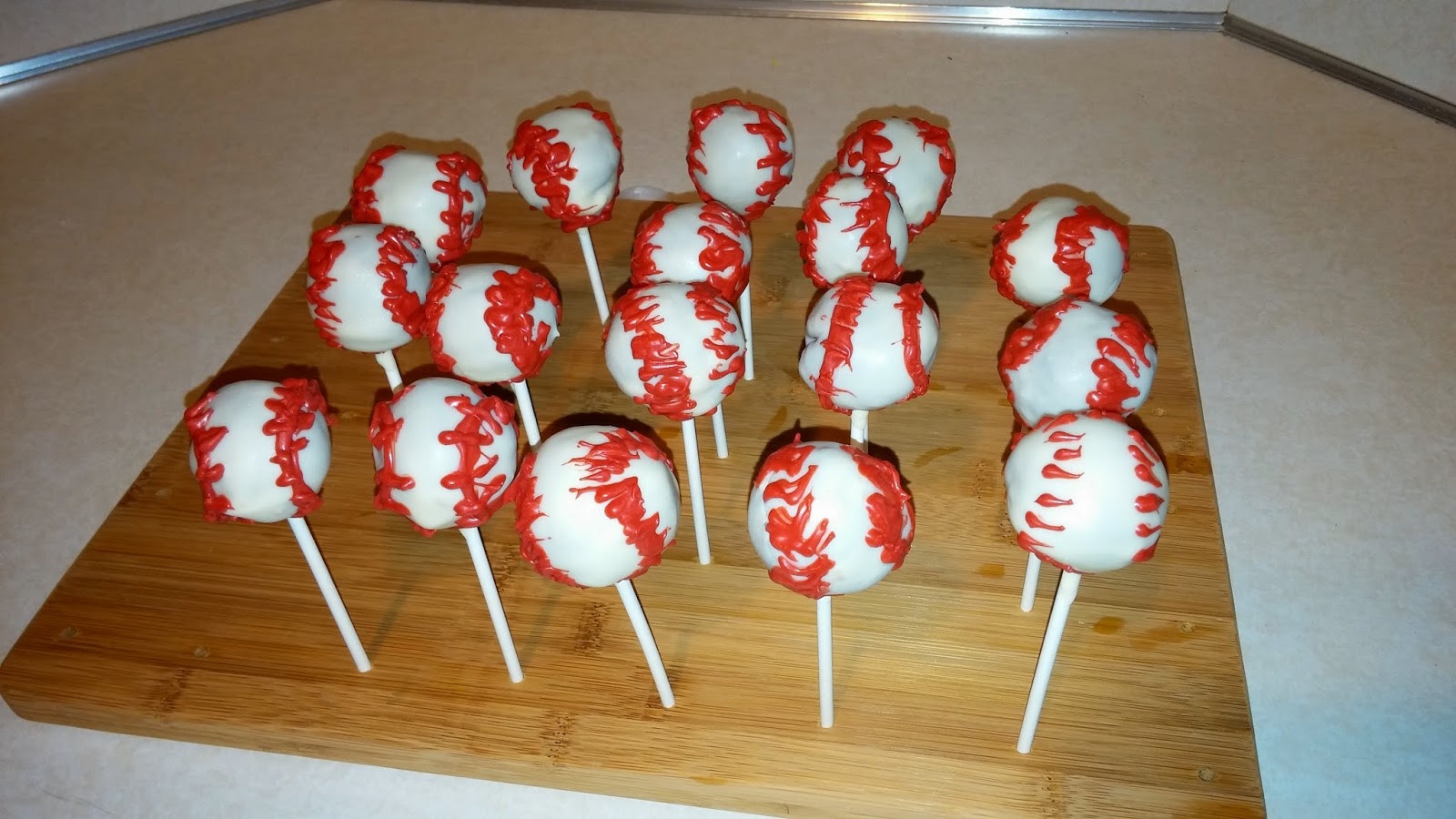 Gust Gab: Baseball Cake Pops - Everyday O'Cake'sions!