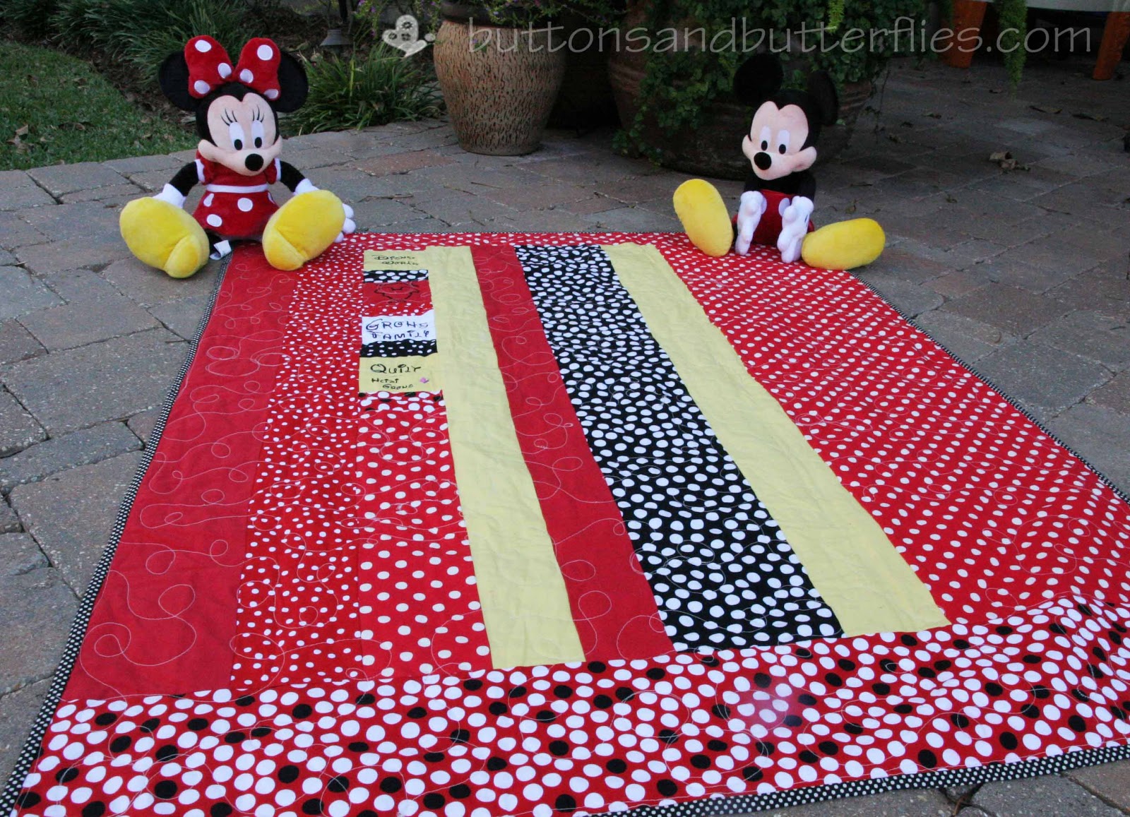 Buttons and Butterflies: THE Mickey Mouse Quilt
