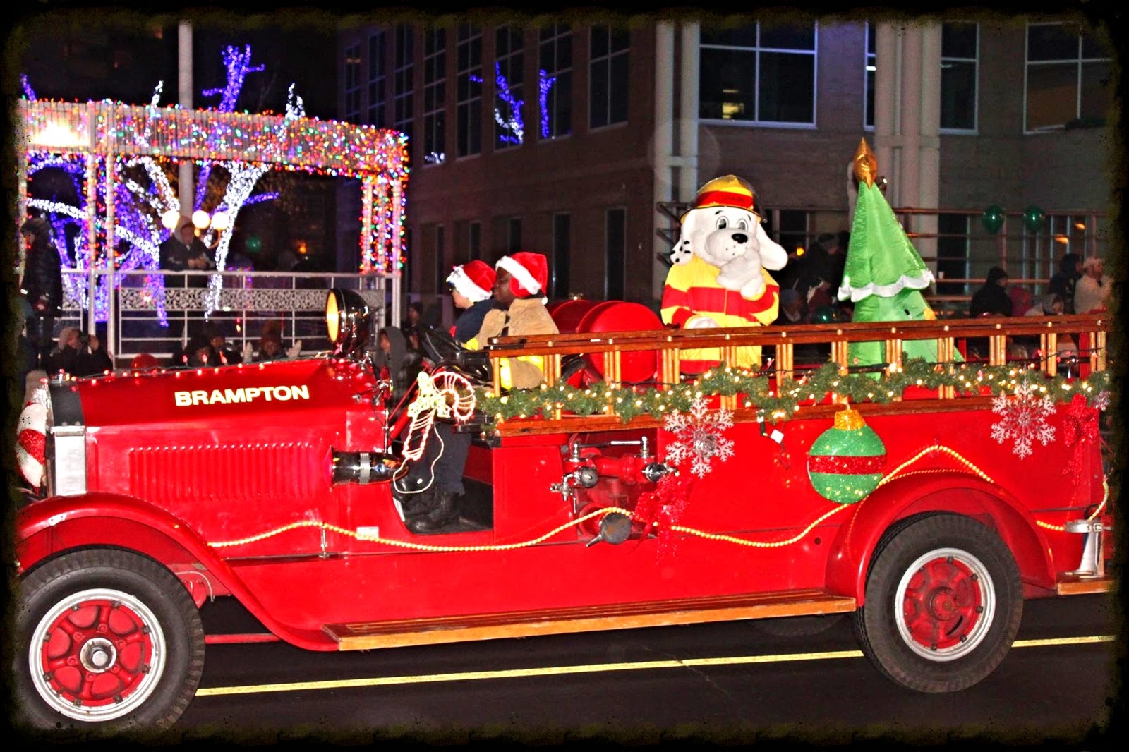 Brampton Bits & Bites: The Brampton Board of Trade Santa Claus Parade ...