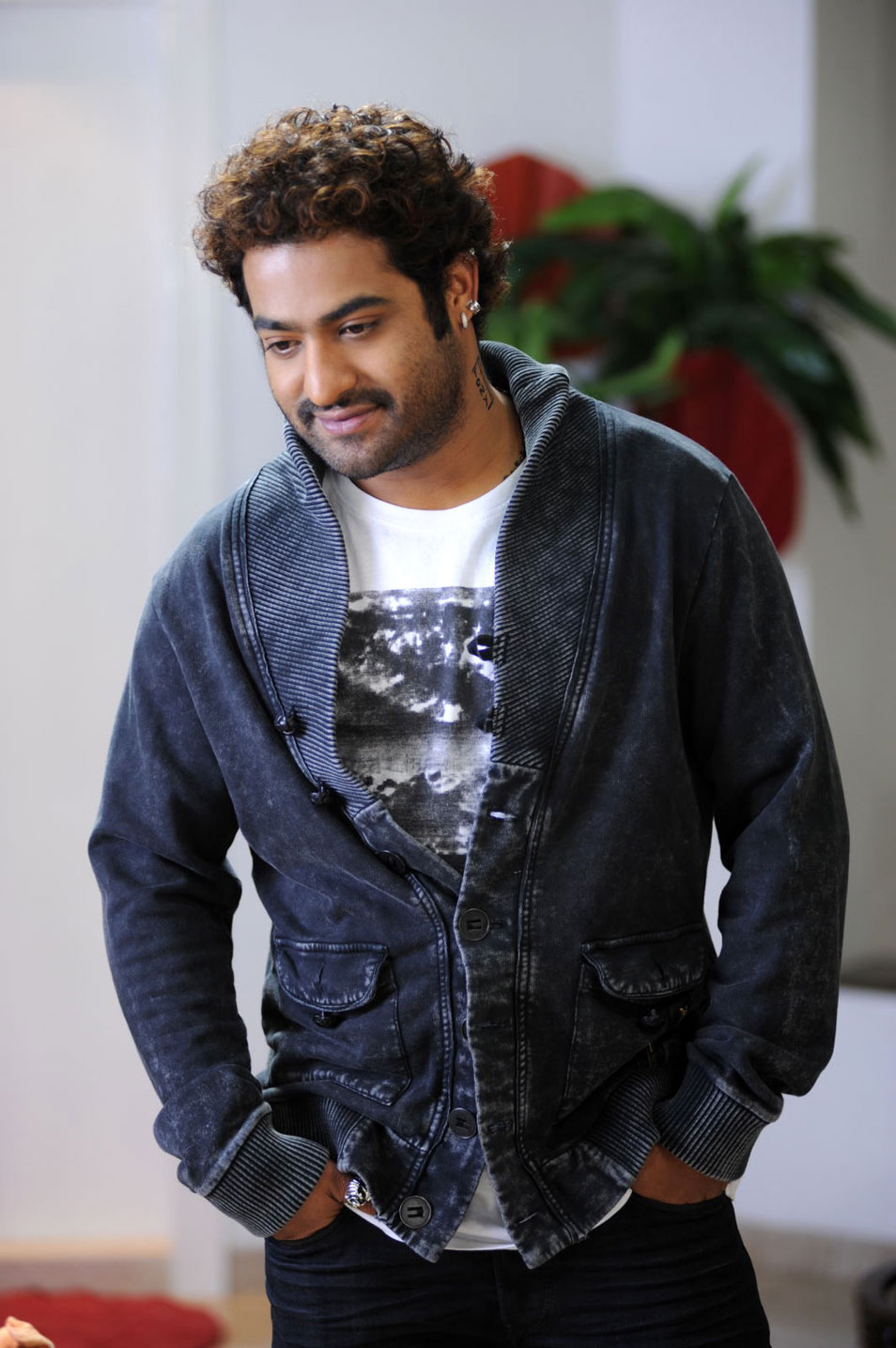 images for free download: JR NTR TAMANNA LATEST STILLS FROM OOSAAVELLI ...