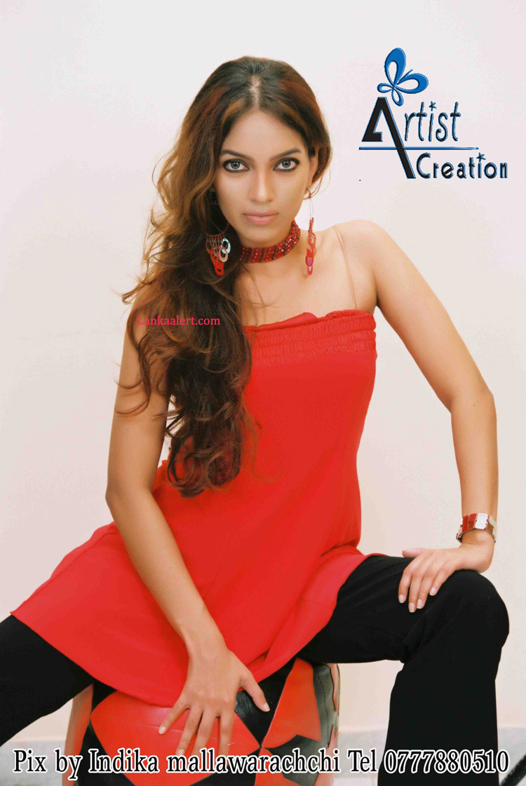 Sri Lanka fashion blog: Sri Lankan popular actress Nirosha Perera