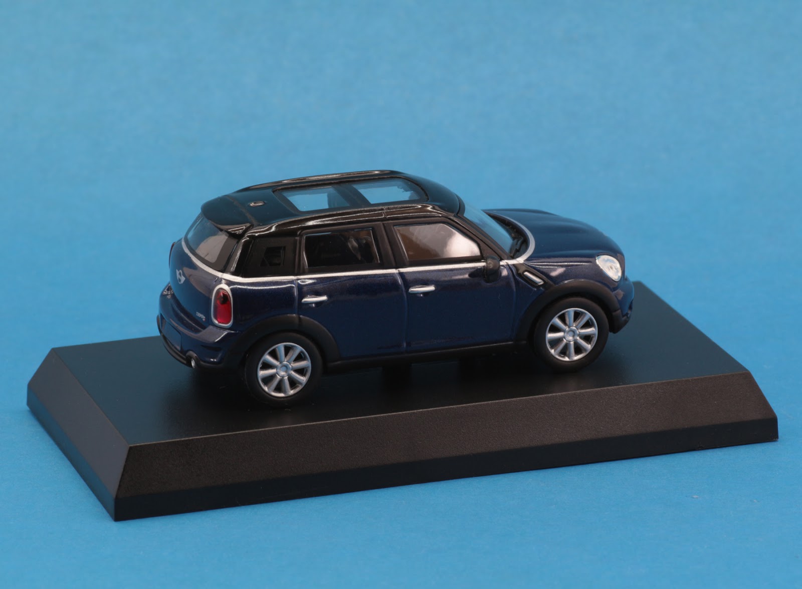 Incredible Mini Garage: Mini Cooper S Countryman 2009 Kyosho 1/64