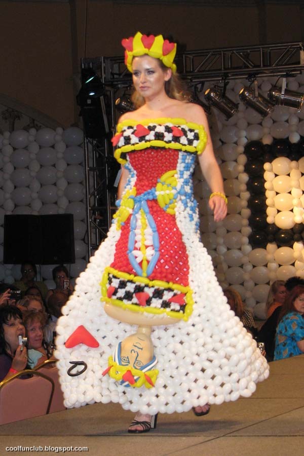 Thalia and Reproduction: more balloon outfits