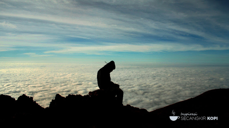 Perbedaan Tunduk dan Patuh - Di Ujung Zaman