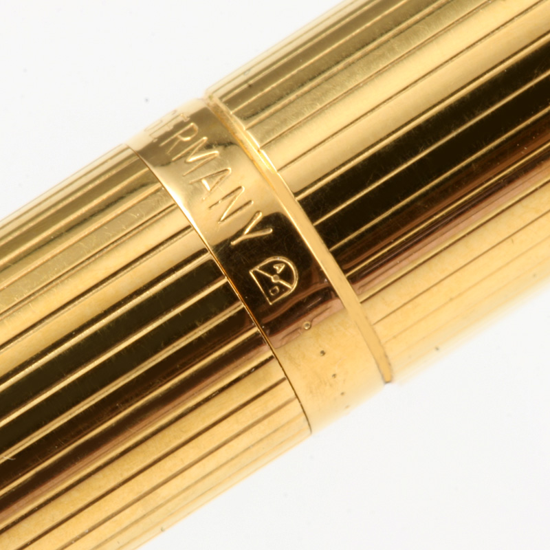 Hepworth Dixon: Rare Dunhill Fountain Pen