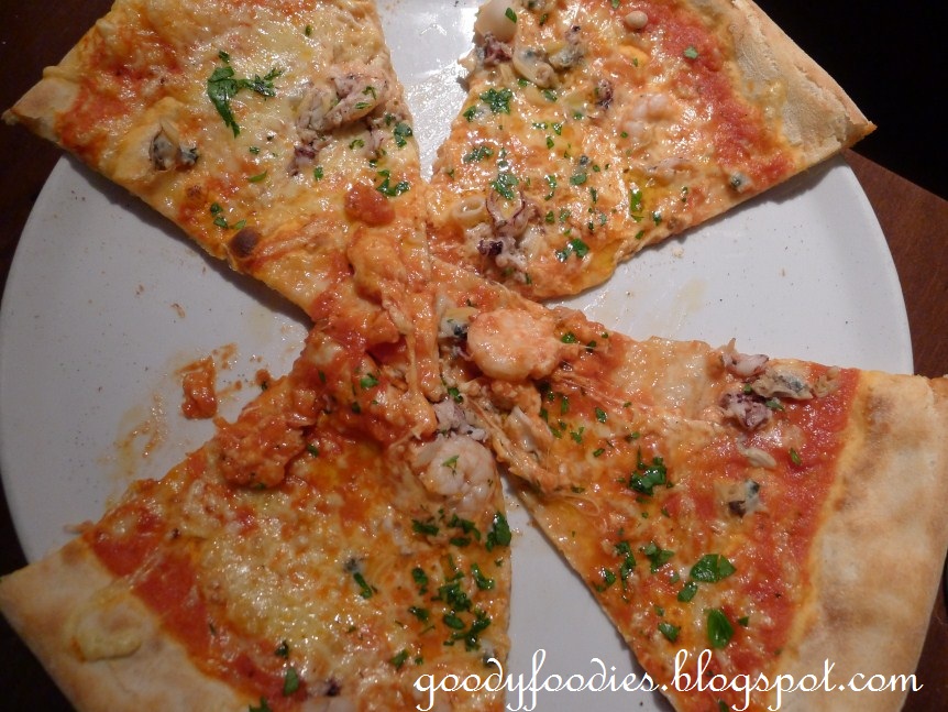 GoodyFoodies: Pizza @ L'Osteria, Regensburg, Germany