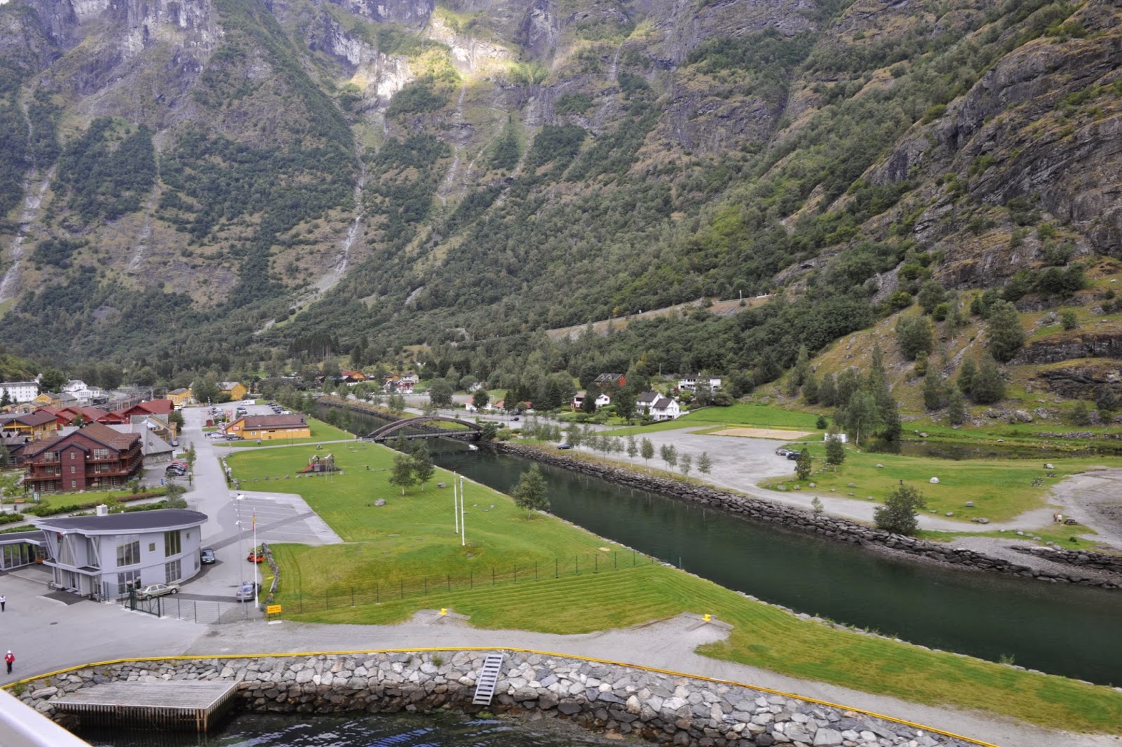 De Geiranger a Flam ~ El mirlo de papel