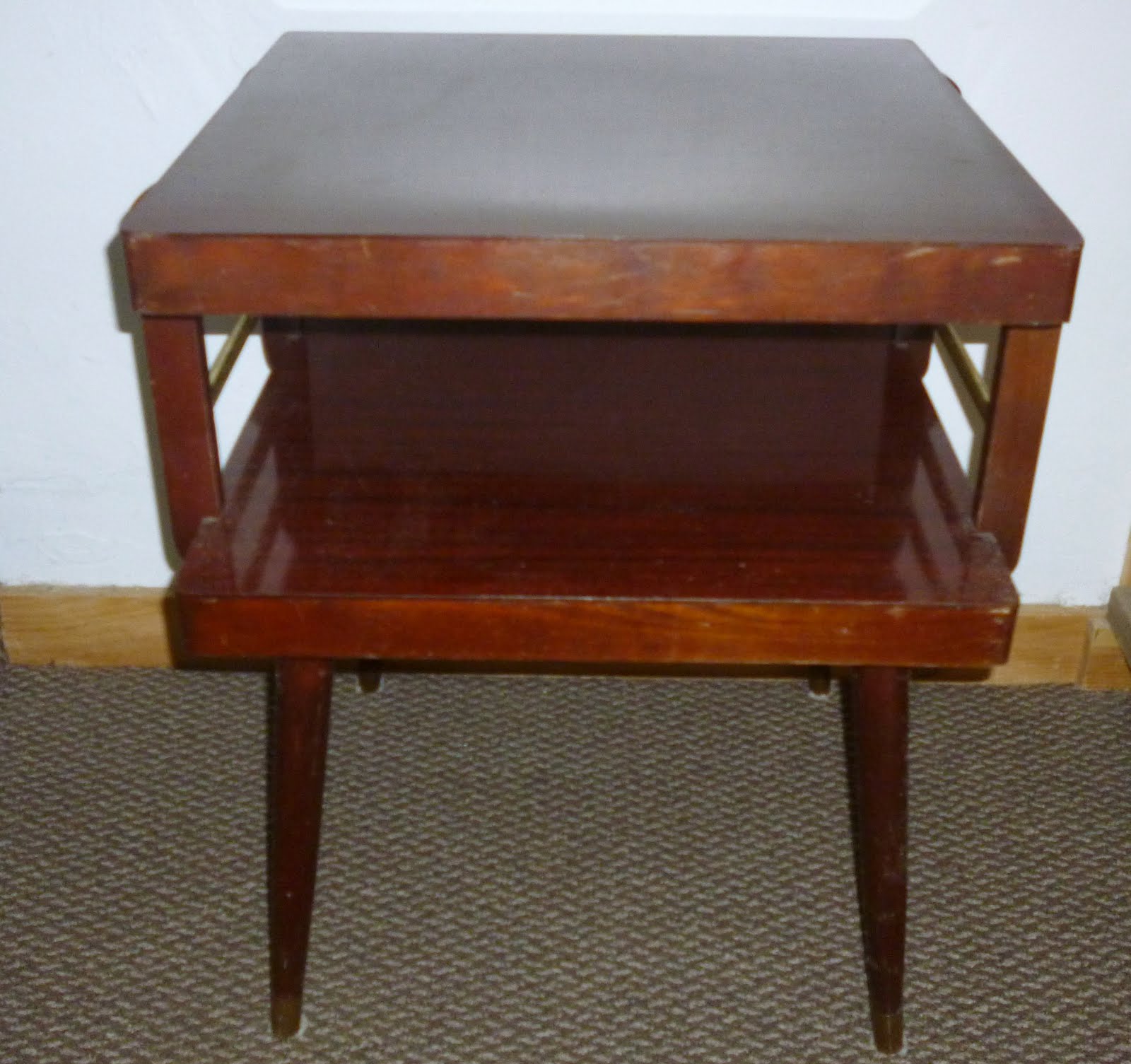 Green Bunny Antiques: Mid-Century Modern Side Table