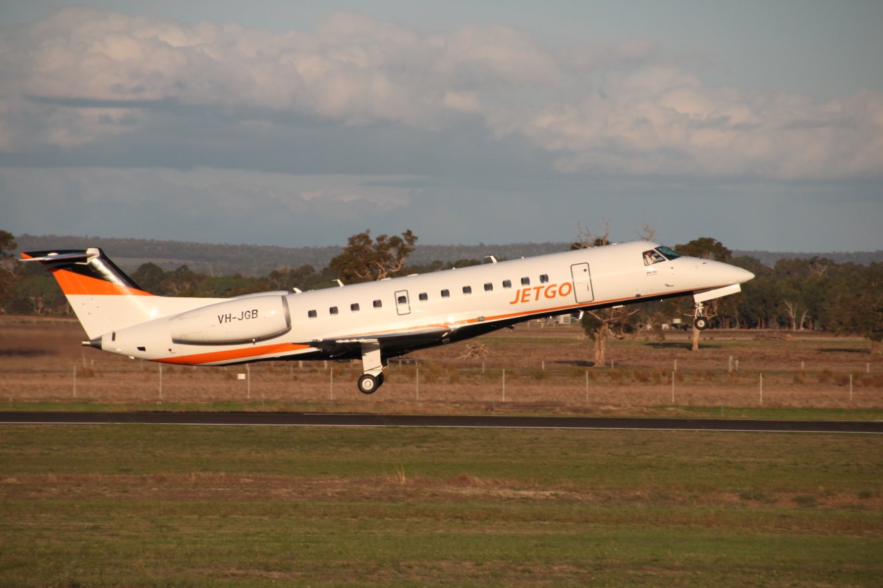 Perth Airport Spotter's Blog: Jetgo EMB-135L VH-JGB 'Bill Peach ...