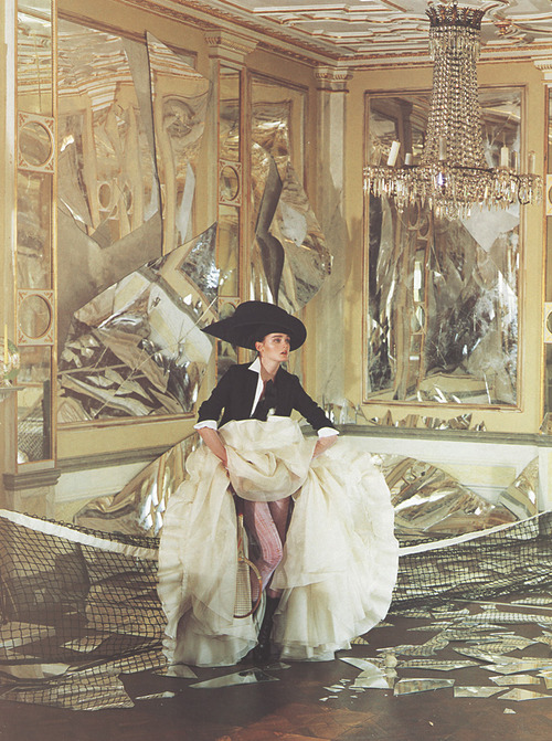 Annie's Fashion Break: Tim Walker Photos