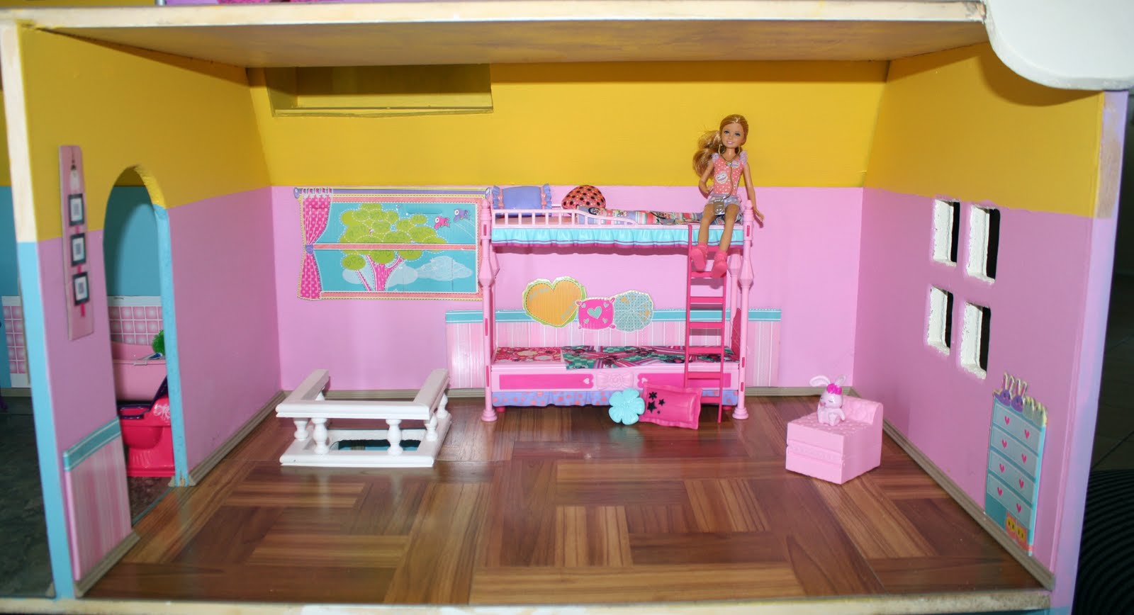 ModistaModesta: Another Large Barbie House